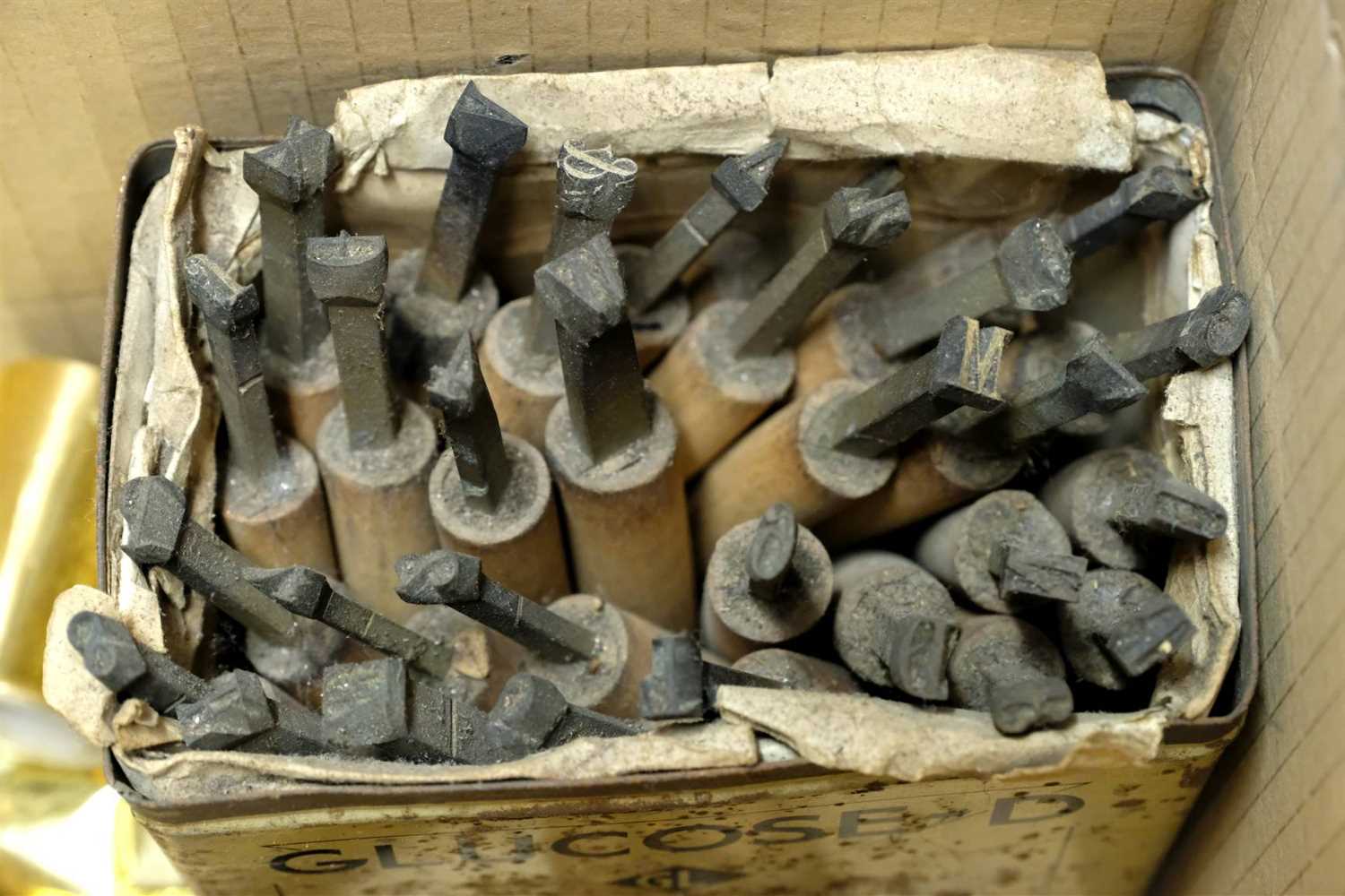 Lot 485 - Handle Letters.